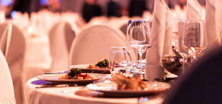 Gesetztes Gala-Dinner im Berliner Velodrom - RitterRichard
